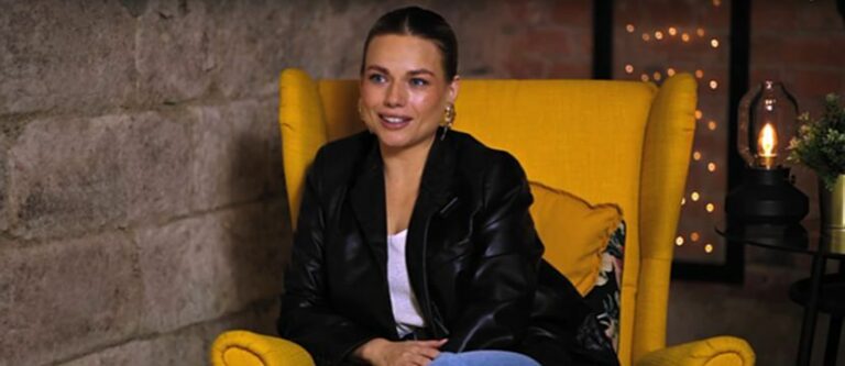 Cserpes Laura valamire készül